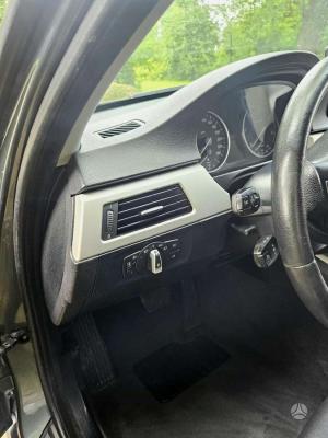 Zaļš BMW 320 2009 Kretinga, ar dzinēja tilpumu 2.00 L un nobraukumu 228 tūkst. km par 4799 €, foto 9 vietnē AUTOMOTO.COM.LV