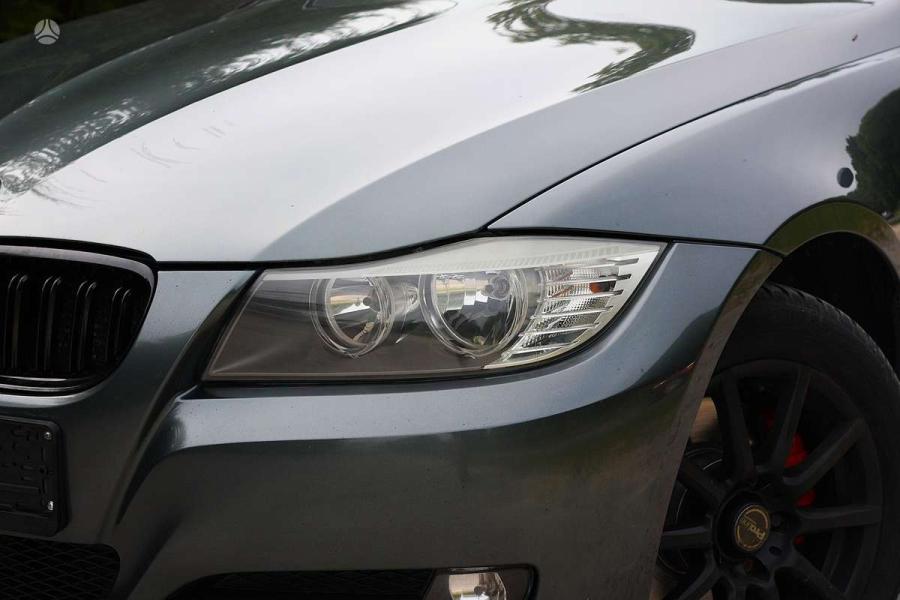 Green BMW 320 2009 in Kretinga, with an engine capacity of 2.00 L and mileage of 228 thousand km for 4699 €, photo 4 on AUTOMOTO.COM.LV