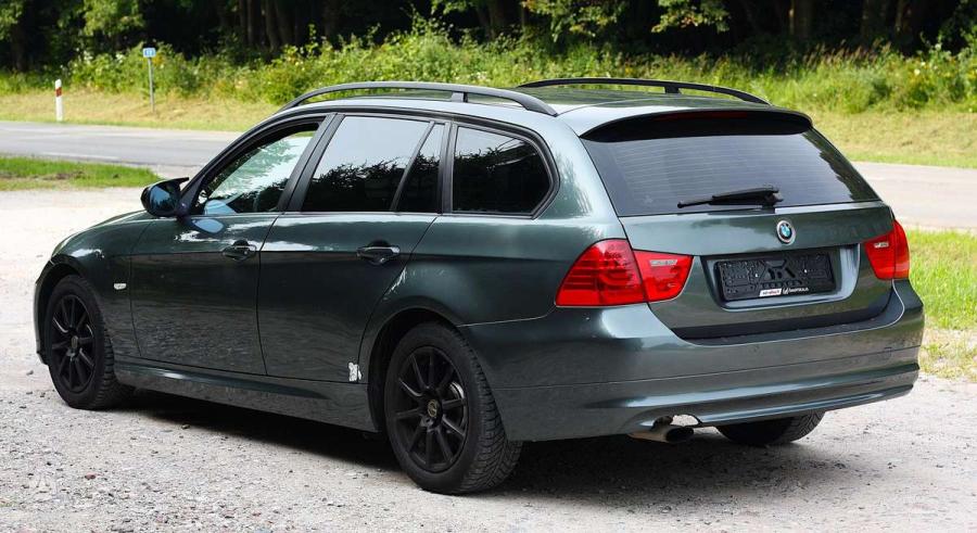 Green BMW 320 2009 in Kretinga, with an engine capacity of 2.00 L and mileage of 228 thousand km for 4699 €, photo 12 on AUTOMOTO.COM.LV