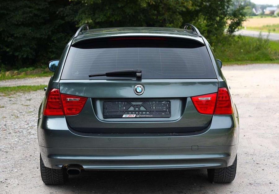 Green BMW 320 2009 in Kretinga, with an engine capacity of 2.00 L and mileage of 228 thousand km for 4699 €, photo 15 on AUTOMOTO.COM.LV