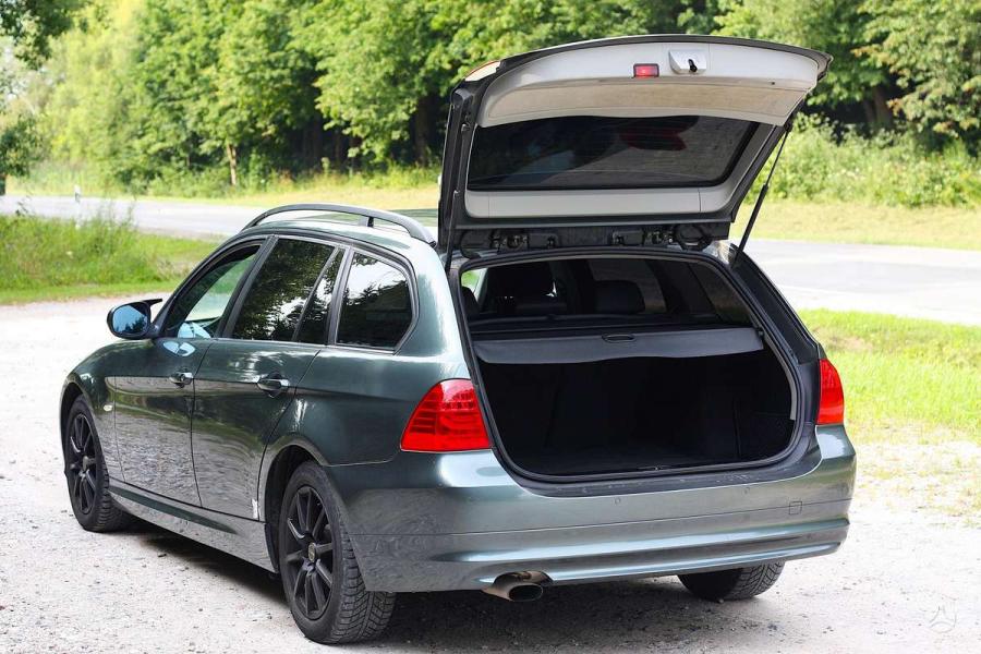 Green BMW 320 2009 in Kretinga, with an engine capacity of 2.00 L and mileage of 228 thousand km for 4699 €, photo 17 on AUTOMOTO.COM.LV