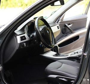 Green BMW 320 2009 in Kretinga, with an engine capacity of 2.00 L and mileage of 228 thousand km for 4699 €, photo 21 on AUTOMOTO.COM.LV