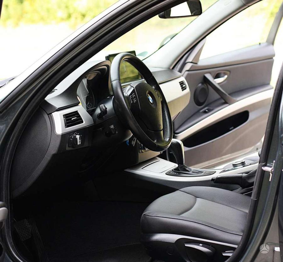 Green BMW 320 2009 in Kretinga, with an engine capacity of 2.00 L and mileage of 228 thousand km for 4699 €, photo 21 on AUTOMOTO.COM.LV
