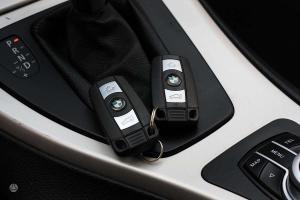 Green BMW 320 2009 in Kretinga, with an engine capacity of 2.00 L and mileage of 228 thousand km for 4699 €, photo 32 on AUTOMOTO.COM.LV