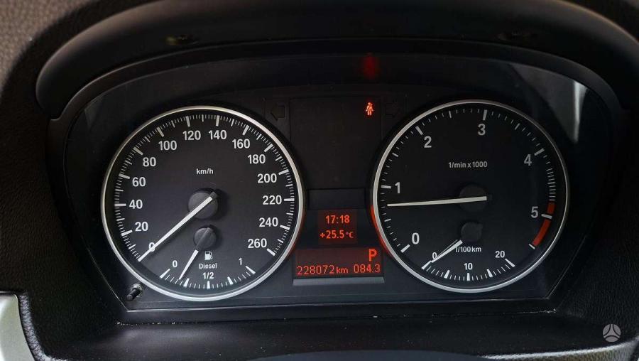Green BMW 320 2009 in Kretinga, with an engine capacity of 2.00 L and mileage of 228 thousand km for 4699 €, photo 33 on AUTOMOTO.COM.LV