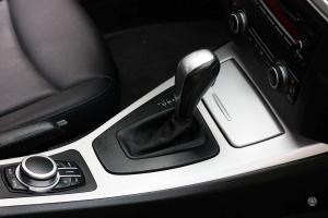 Zaļš BMW 320 2009 Kretinga, ar dzinēja tilpumu 2.00 L un nobraukumu 228 tūkst. km par 4699 €, foto 26 vietnē AUTOMOTO.COM.LV