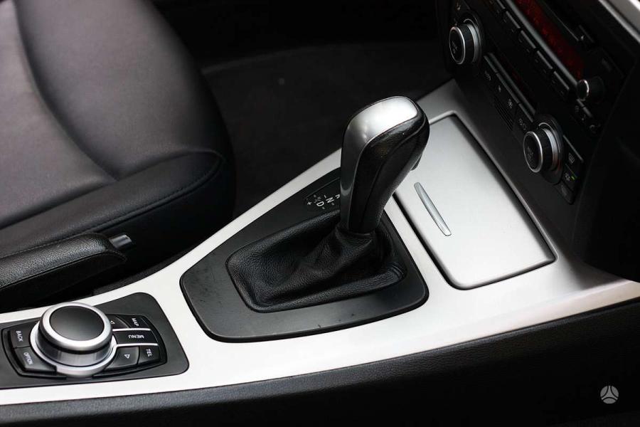 Zaļš BMW 320 2009 Kretinga, ar dzinēja tilpumu 2.00 L un nobraukumu 228 tūkst. km par 4699 €, foto 26 vietnē AUTOMOTO.COM.LV