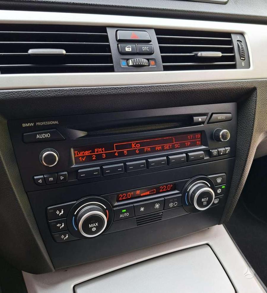 Zaļš BMW 320 2009 Kretinga, ar dzinēja tilpumu 2.00 L un nobraukumu 228 tūkst. km par 4699 €, foto 30 vietnē AUTOMOTO.COM.LV