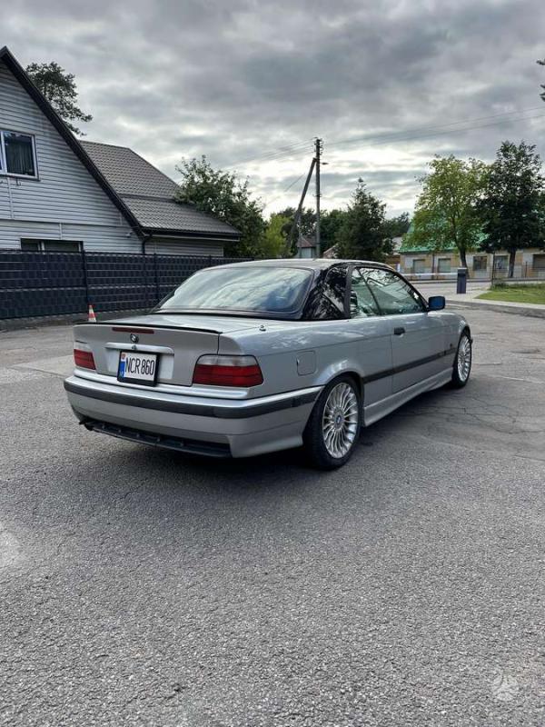 Pelēks BMW 320 1996 Viļņa, ar dzinēja tilpumu 2.00 L un nobraukumu 323 tūkst. km par 550 €, foto 6 vietnē AUTOMOTO.COM.LV