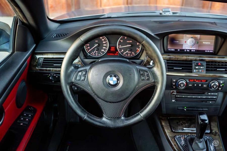 Grey BMW 320 2008 in Kaunas, with an engine capacity of 2.00 L and mileage of 311 thousand km for 5999 €, photo 23 on AUTOMOTO.COM.LV