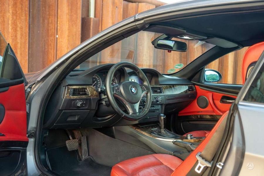 Grey BMW 320 2008 in Kaunas, with an engine capacity of 2.00 L and mileage of 311 thousand km for 5999 €, photo 25 on AUTOMOTO.COM.LV