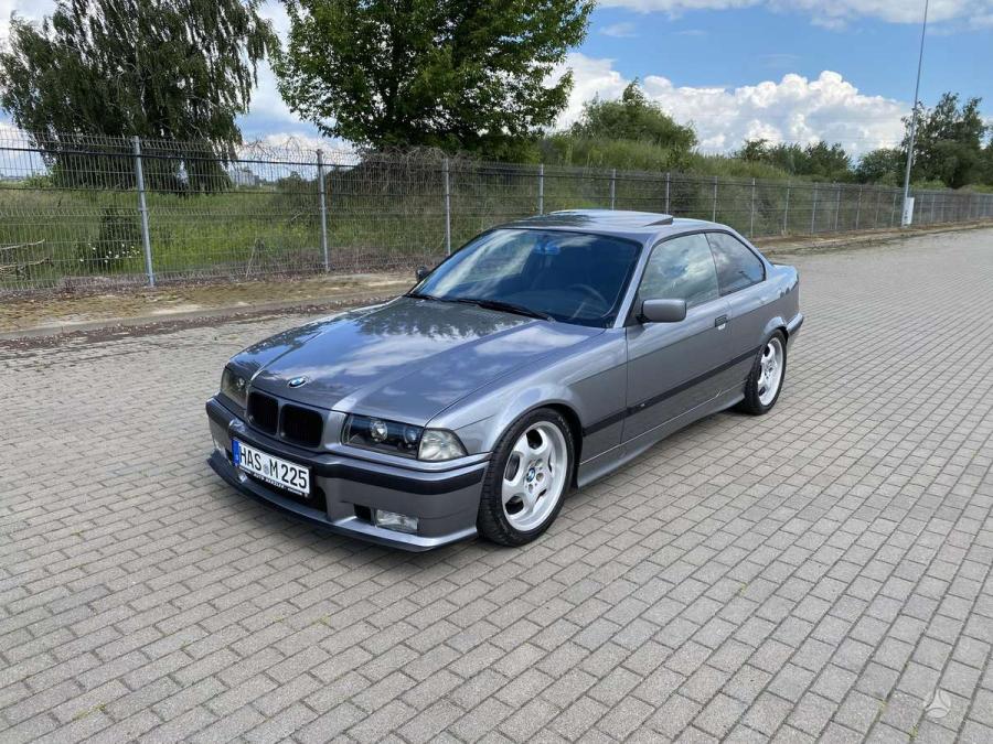 Pelēks BMW 320 1992 Marijampole, ar dzinēja tilpumu 2.00 L un nobraukumu 199 tūkst. km par 7950 €, foto 1 vietnē AUTOMOTO.COM.LV