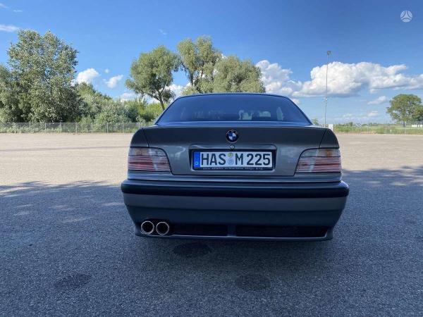 Pelēks BMW 320 1992 Marijampole, ar dzinēja tilpumu 2.00 L un nobraukumu 199 tūkst. km par 7950 €, foto 5 vietnē AUTOMOTO.COM.LV