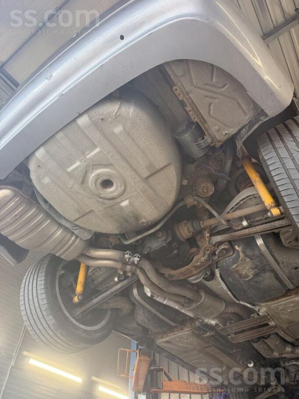 Grey BMW 320 2004 in Riga, with an engine capacity of 2.20 L and mileage of 260 thousand km for 1750 €, photo 7 on AUTOMOTO.COM.LV