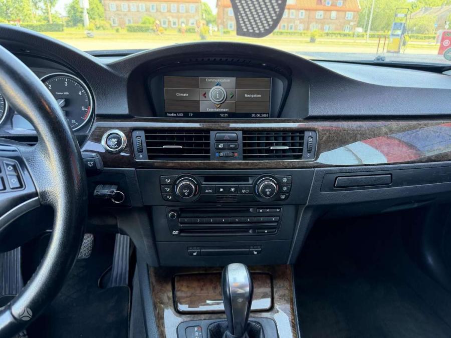 Grey BMW 320 2007 in Klaipeda, with an engine capacity of 2.00 L and mileage of 310 thousand km for 5555 €, photo 8 on AUTOMOTO.COM.LV