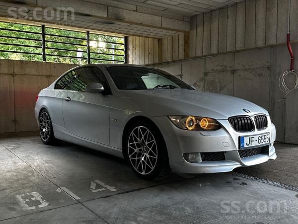 Grey BMW 320 2007 in Riga, with an engine capacity of 2.00 L and mileage of 291 thousand km for 5550 €, photo 1 on AUTOMOTO.COM.LV