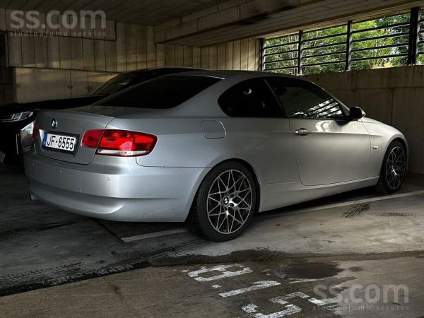 Grey BMW 320 2007 in Riga, with an engine capacity of 2.00 L and mileage of 291 thousand km for 5550 €, photo 3 on AUTOMOTO.COM.LV