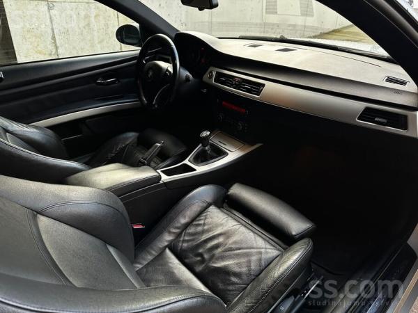 Grey BMW 320 2007 in Riga, with an engine capacity of 2.00 L and mileage of 291 thousand km for 5550 €, photo 5 on AUTOMOTO.COM.LV