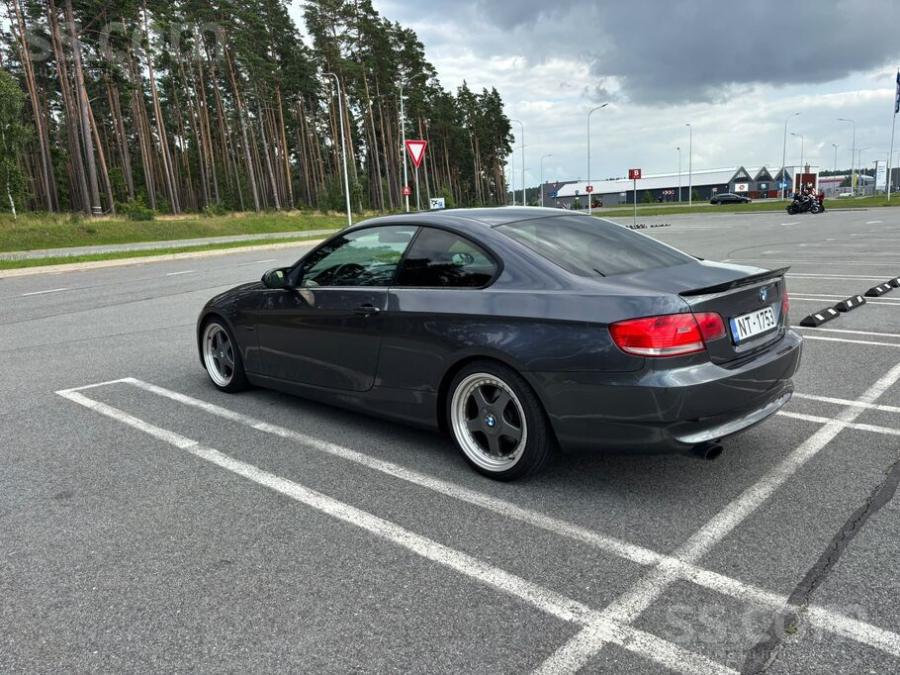 Grey BMW 320 2007 in Riga, with an engine capacity of 2.00 L and mileage of 264 thousand km for 7600 €, photo 4 on AUTOMOTO.COM.LV
