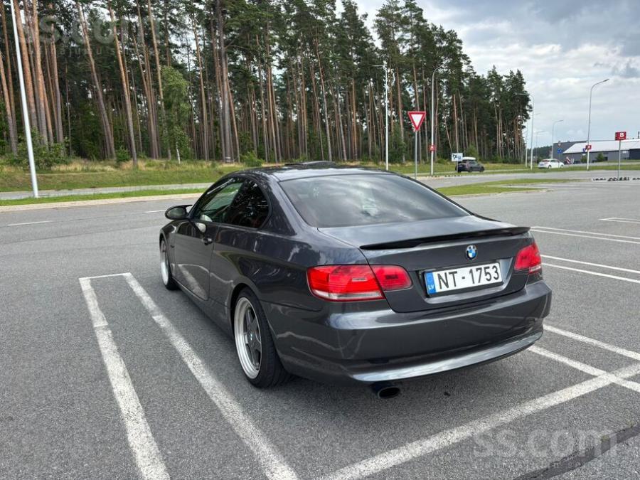 Grey BMW 320 2007 in Riga, with an engine capacity of 2.00 L and mileage of 264 thousand km for 7600 €, photo 5 on AUTOMOTO.COM.LV