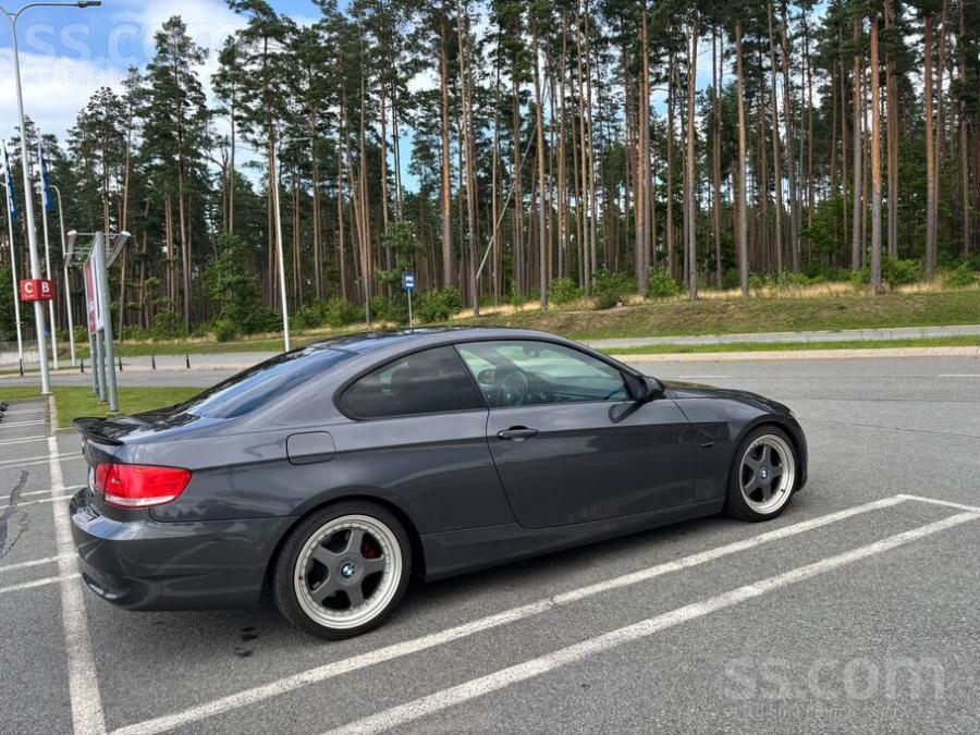 Grey BMW 320 2007 in Riga, with an engine capacity of 2.00 L and mileage of 264 thousand km for 7600 €, photo 7 on AUTOMOTO.COM.LV