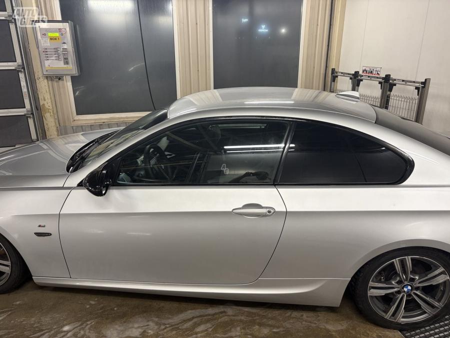Pelēks BMW 320 2007 Viļņa, ar dzinēja tilpumu 2.00 L un nobraukumu 387 tūkst. km par 5800 €, foto 4 vietnē AUTOMOTO.COM.LV