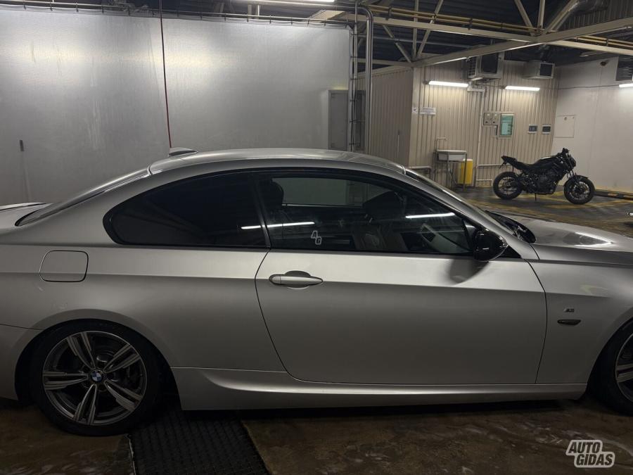 Pelēks BMW 320 2007 Viļņa, ar dzinēja tilpumu 2.00 L un nobraukumu 387 tūkst. km par 5800 €, foto 5 vietnē AUTOMOTO.COM.LV