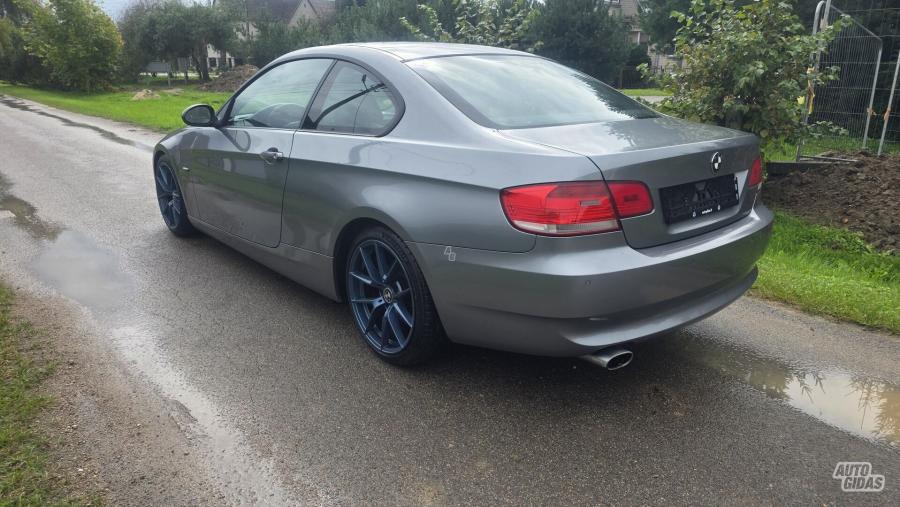 Grey BMW 320 2007 in Kaunas, with an engine capacity of 2.00 L and mileage of 273 thousand km for 4200 €, photo 6 on AUTOMOTO.COM.LV