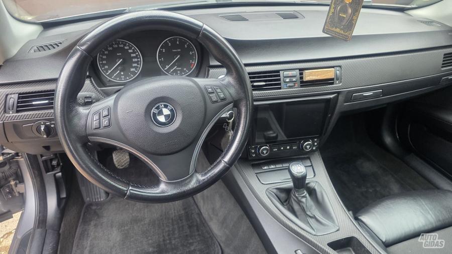Grey BMW 320 2007 in Kaunas, with an engine capacity of 2.00 L and mileage of 273 thousand km for 4200 €, photo 17 on AUTOMOTO.COM.LV