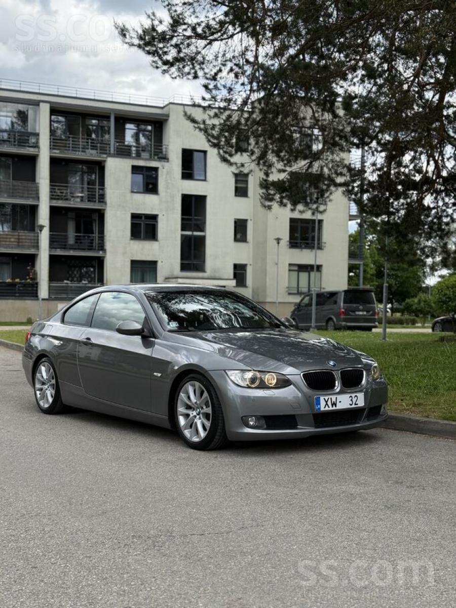 Grey BMW 320 2008 in Riga, with an engine capacity of 2.00 L and mileage of 340 thousand km for 8500 €, photo 1 on AUTOMOTO.COM.LV