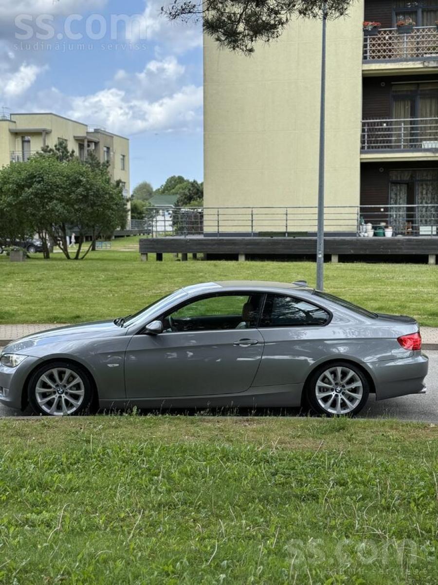 Grey BMW 320 2008 in Riga, with an engine capacity of 2.00 L and mileage of 340 thousand km for 8500 €, photo 4 on AUTOMOTO.COM.LV