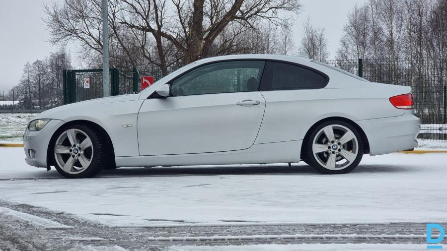 Grey BMW 320 2008 in Riga, with an engine capacity of 2.00 L and mileage of 141 thousand km for 7400 €, photo 2 on AUTOMOTO.COM.LV