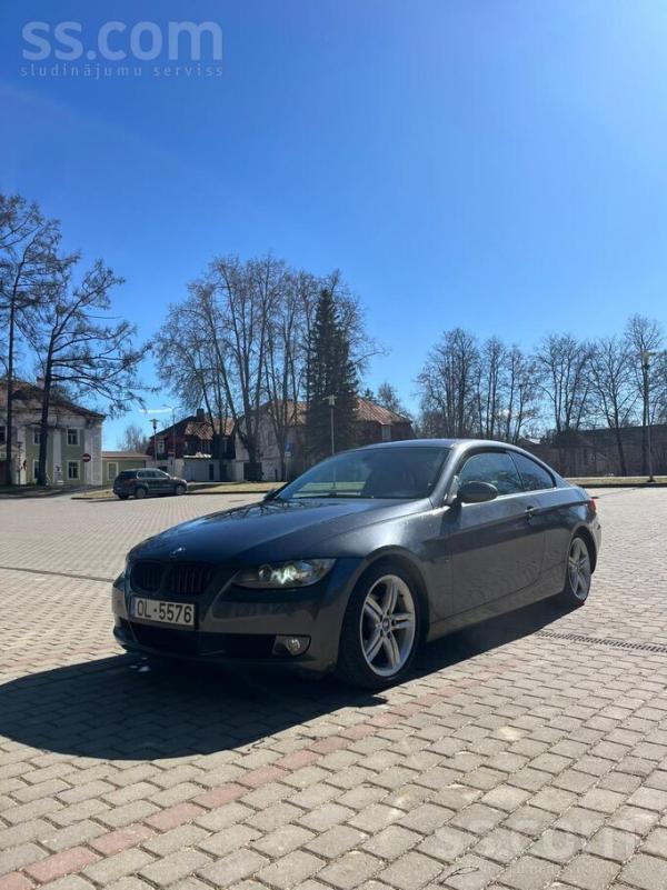 Grey BMW 320 2008 in Aluksne, with an engine capacity of 2.00 L and mileage of 239 thousand km for 4250 €, photo 1 on AUTOMOTO.COM.LV