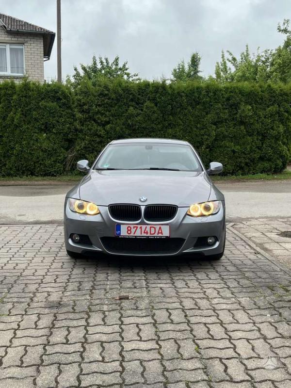 Grey BMW 320 2009 in Kretinga, with an engine capacity of 2.00 L and mileage of 292 thousand km for 5200 €, photo 1 on AUTOMOTO.COM.LV