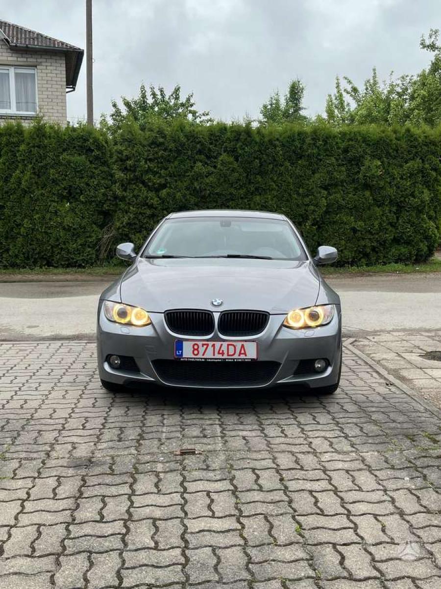 Grey BMW 320 2009 in Kretinga, with an engine capacity of 2.00 L and mileage of 292 thousand km for 5200 €, photo 1 on AUTOMOTO.COM.LV