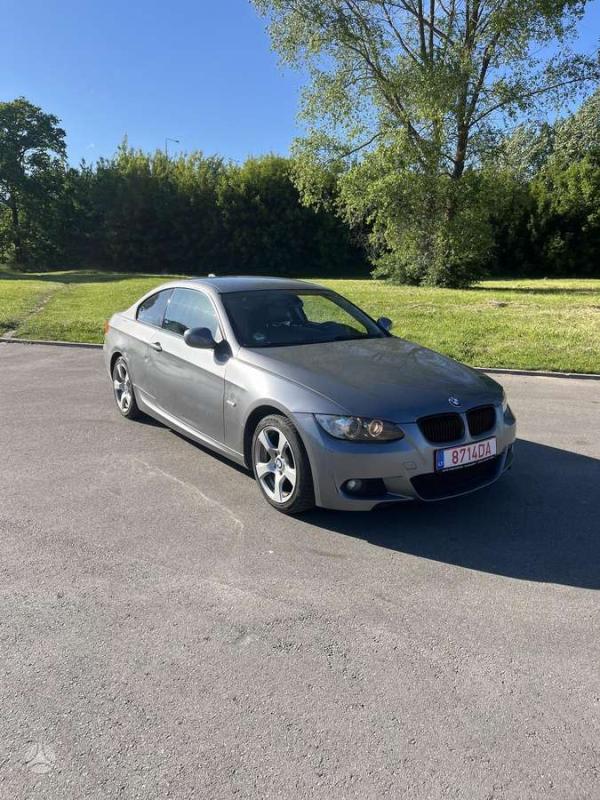 Grey BMW 320 2009 in Kretinga, with an engine capacity of 2.00 L and mileage of 292 thousand km for 5200 €, photo 4 on AUTOMOTO.COM.LV