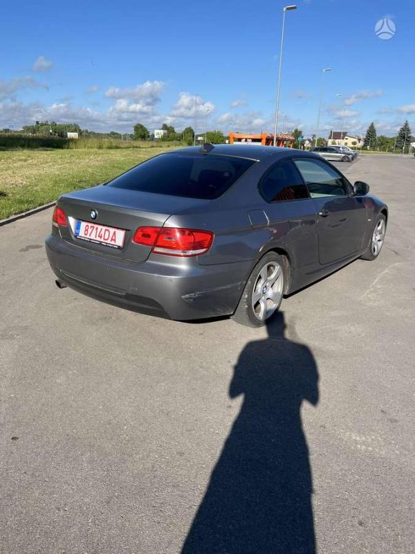 Grey BMW 320 2009 in Kretinga, with an engine capacity of 2.00 L and mileage of 292 thousand km for 5200 €, photo 5 on AUTOMOTO.COM.LV