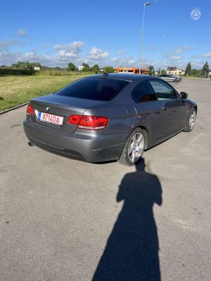 Grey BMW 320 2009 in Kretinga, with an engine capacity of 2.00 L and mileage of 292 thousand km for 5200 €, photo 6 on AUTOMOTO.COM.LV