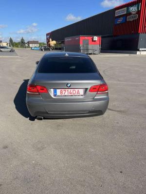 Grey BMW 320 2009 in Kretinga, with an engine capacity of 2.00 L and mileage of 292 thousand km for 5200 €, photo 8 on AUTOMOTO.COM.LV