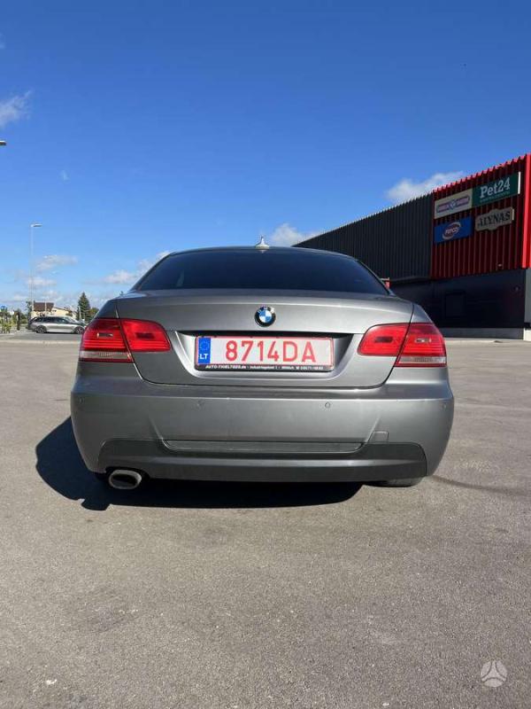 Grey BMW 320 2009 in Kretinga, with an engine capacity of 2.00 L and mileage of 292 thousand km for 5200 €, photo 8 on AUTOMOTO.COM.LV