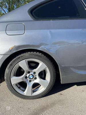 Grey BMW 320 2009 in Kretinga, with an engine capacity of 2.00 L and mileage of 292 thousand km for 5200 €, photo 10 on AUTOMOTO.COM.LV