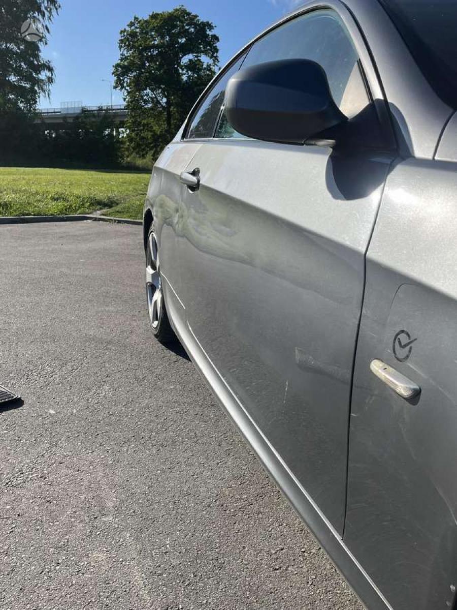 Grey BMW 320 2009 in Kretinga, with an engine capacity of 2.00 L and mileage of 292 thousand km for 5200 €, photo 12 on AUTOMOTO.COM.LV