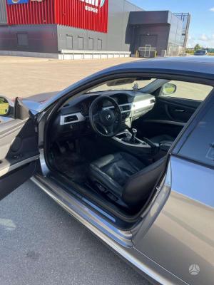 Grey BMW 320 2009 in Kretinga, with an engine capacity of 2.00 L and mileage of 292 thousand km for 5200 €, photo 15 on AUTOMOTO.COM.LV