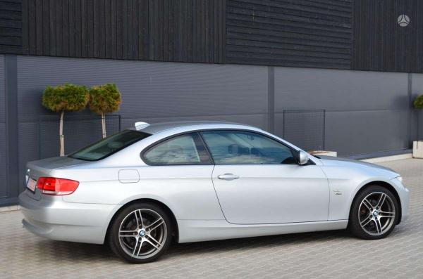 Grey BMW 320 2009 in Siauliai, with an engine capacity of 2.00 L and mileage of 230 thousand km for 6000 €, photo 6 on AUTOMOTO.COM.LV