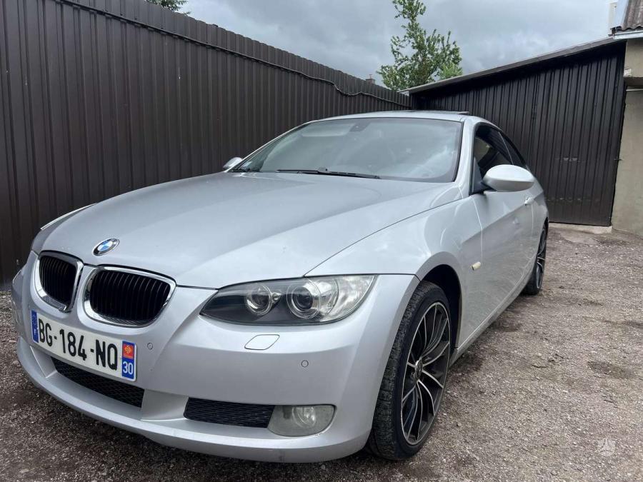Grey BMW 320 2009 in Kaunas, with an engine capacity of 2.00 L and mileage of 260 thousand km for 3500 €, photo 1 on AUTOMOTO.COM.LV