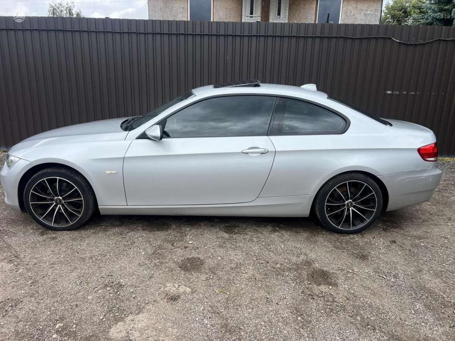 Grey BMW 320 2009 in Kaunas, with an engine capacity of 2.00 L and mileage of 260 thousand km for 3500 €, photo 6 on AUTOMOTO.COM.LV