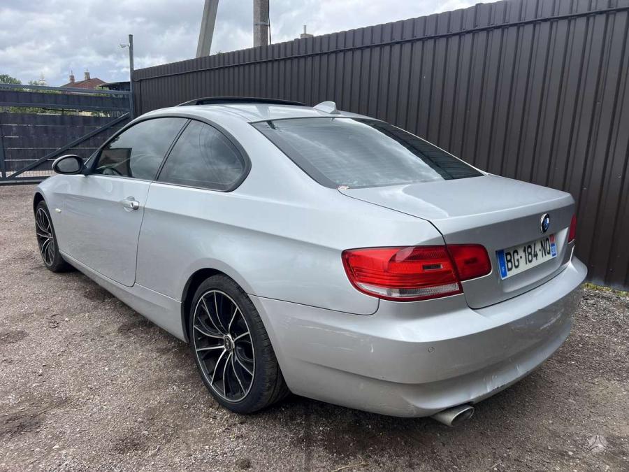 Grey BMW 320 2009 in Kaunas, with an engine capacity of 2.00 L and mileage of 260 thousand km for 3500 €, photo 8 on AUTOMOTO.COM.LV
