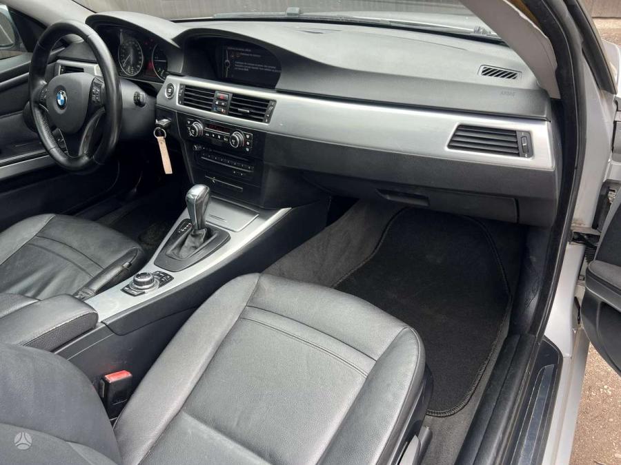 Grey BMW 320 2009 in Kaunas, with an engine capacity of 2.00 L and mileage of 260 thousand km for 3500 €, photo 11 on AUTOMOTO.COM.LV