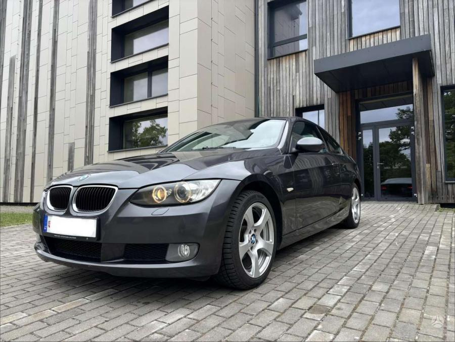 Pelēks BMW 320 2009 Viļņa, ar dzinēja tilpumu 2.00 L un nobraukumu 202 tūkst. km par 5600 €, foto 1 vietnē AUTOMOTO.COM.LV
