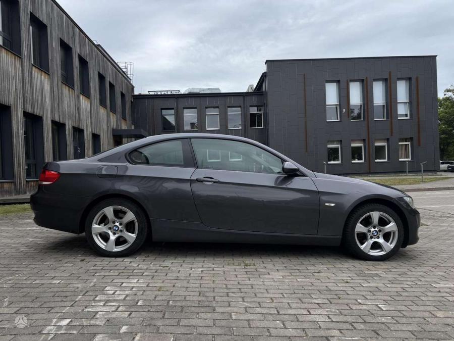 Pelēks BMW 320 2009 Viļņa, ar dzinēja tilpumu 2.00 L un nobraukumu 202 tūkst. km par 5600 €, foto 5 vietnē AUTOMOTO.COM.LV
